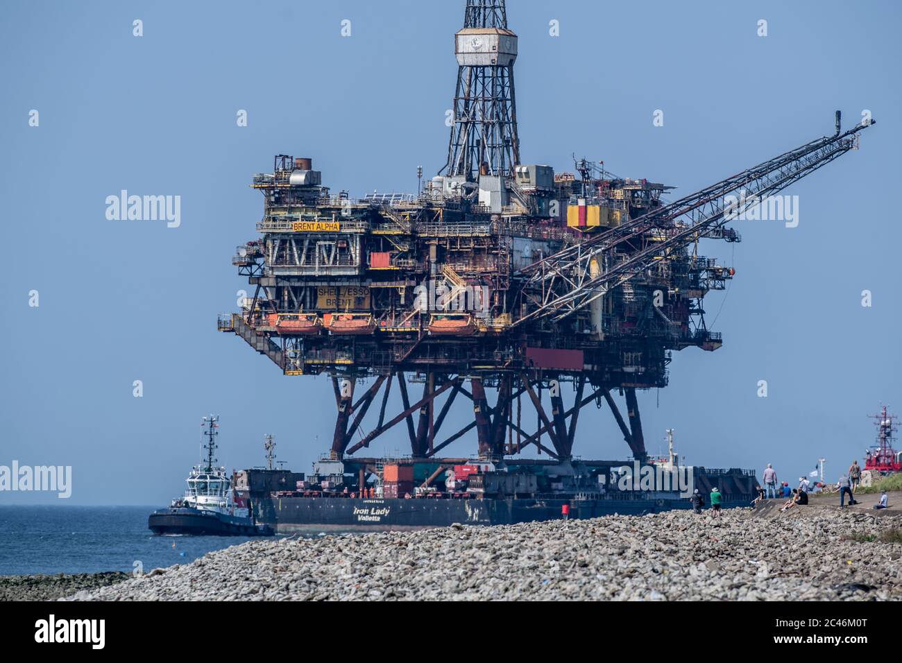 Shell brent oil rig hi-res stock photography and images - Alamy