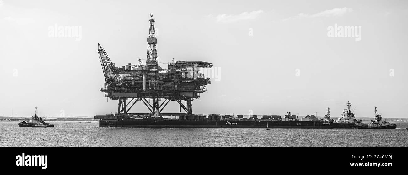 Oil rig decommission Black and White Stock Photos & Images - Alamy