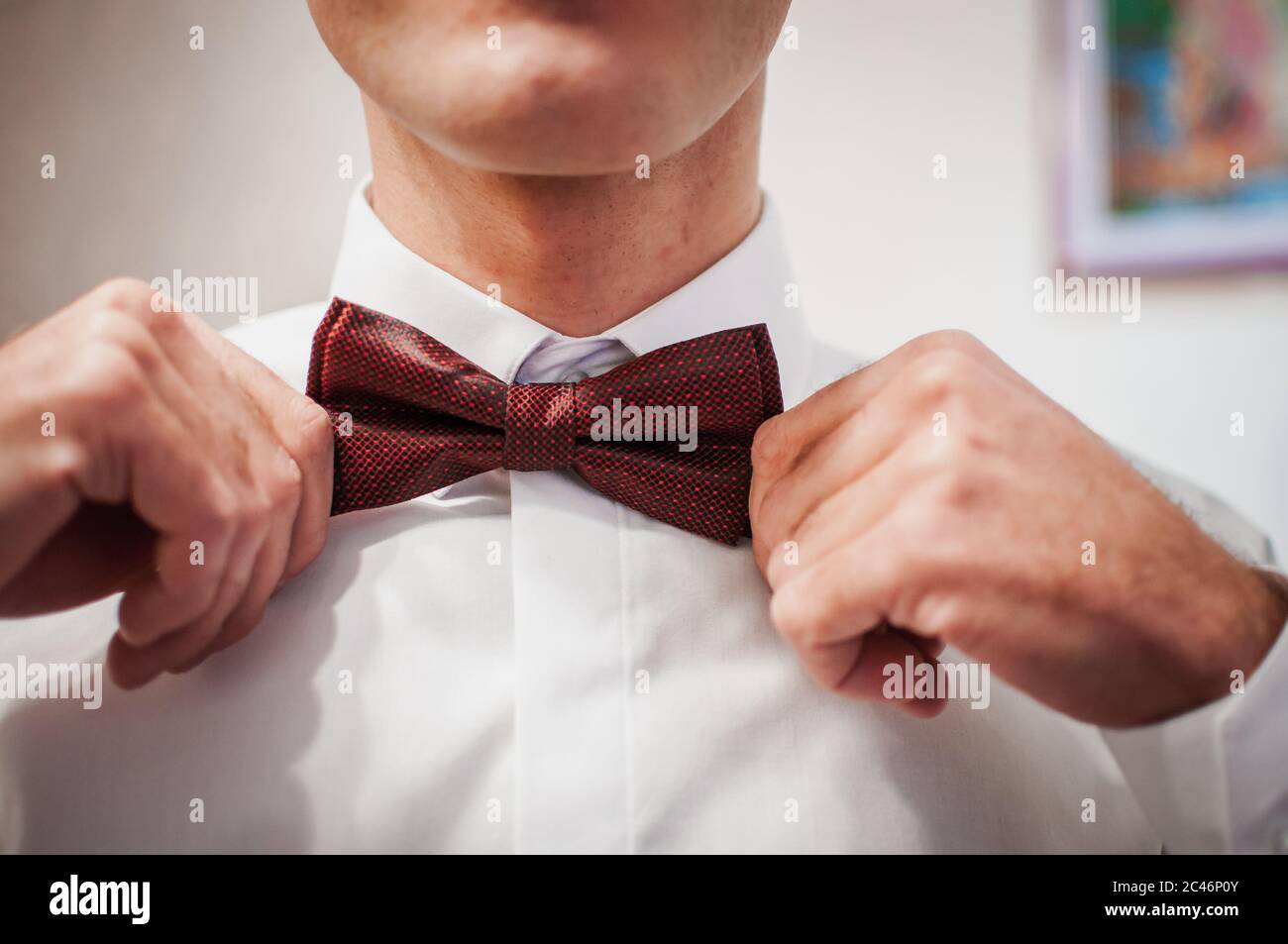 Dark red bow tie hi-res stock photography and images - Alamy