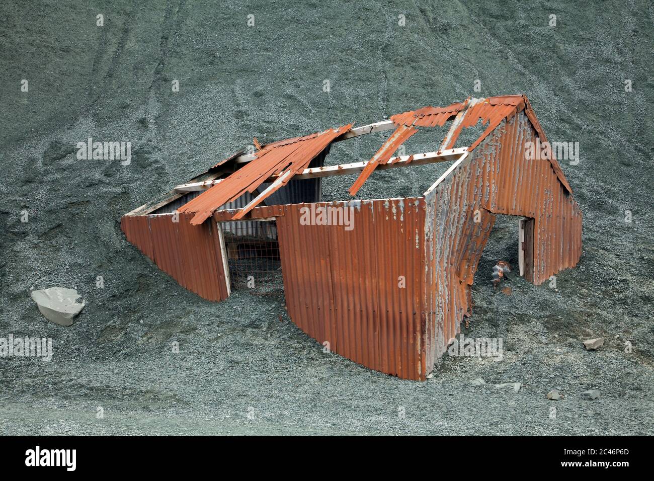 Derelict hut in Hopper slate mine, Honister, in the English Lake ...