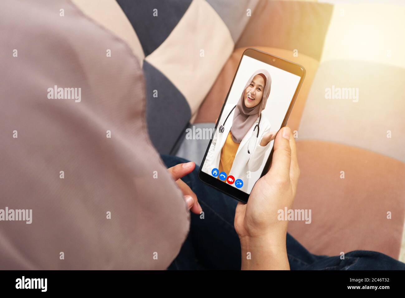 Video conferencing medical hi-res stock photography and images - Alamy