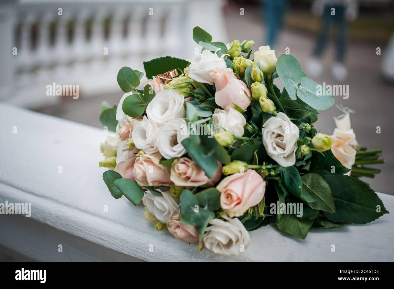 Colorfull bouquet of roses lying on the white railing Stock Photo - Alamy