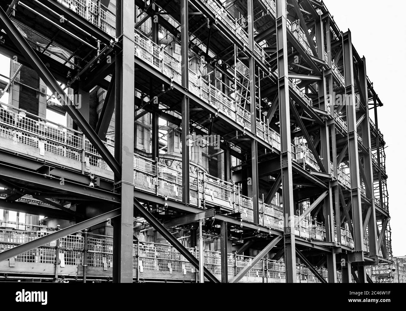 Grayscale shot of an architectural building in London Stock Photo - Alamy