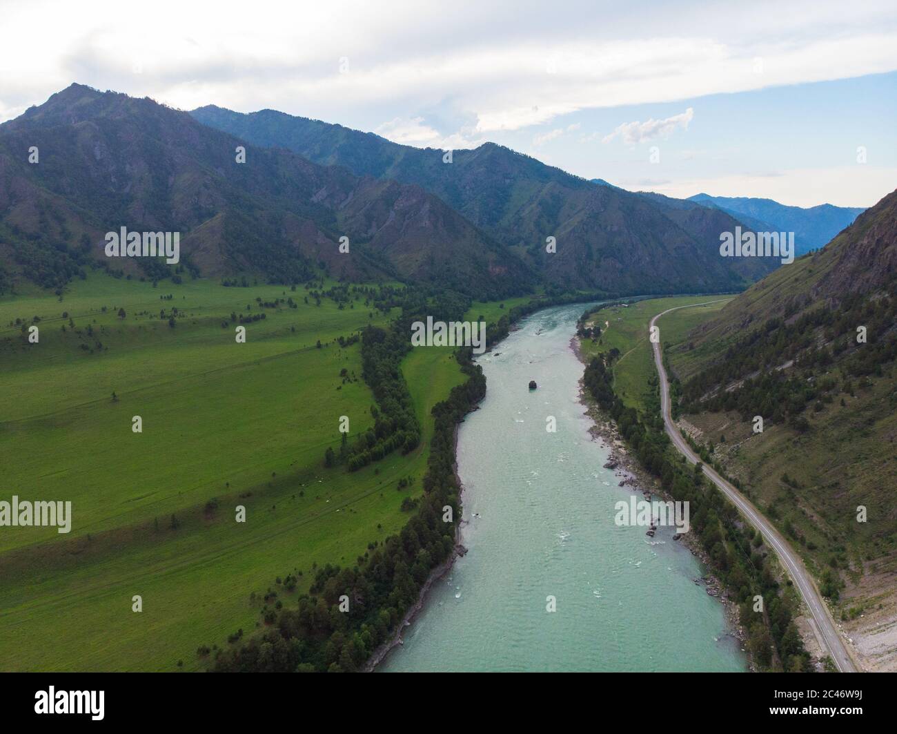 Aerial video mountains and lake hi-res stock photography and images - Alamy