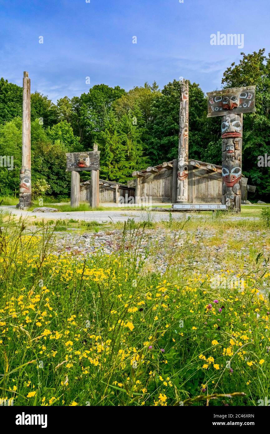 Haida house hi-res stock photography and images - Alamy