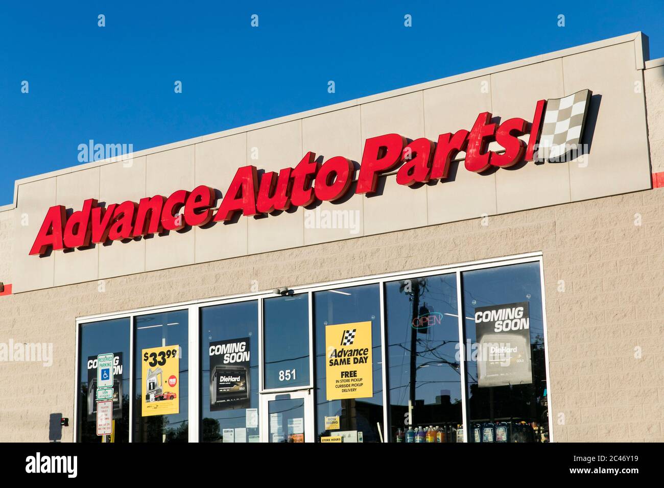 Advance auto parts hi-res stock photography and images - Alamy
