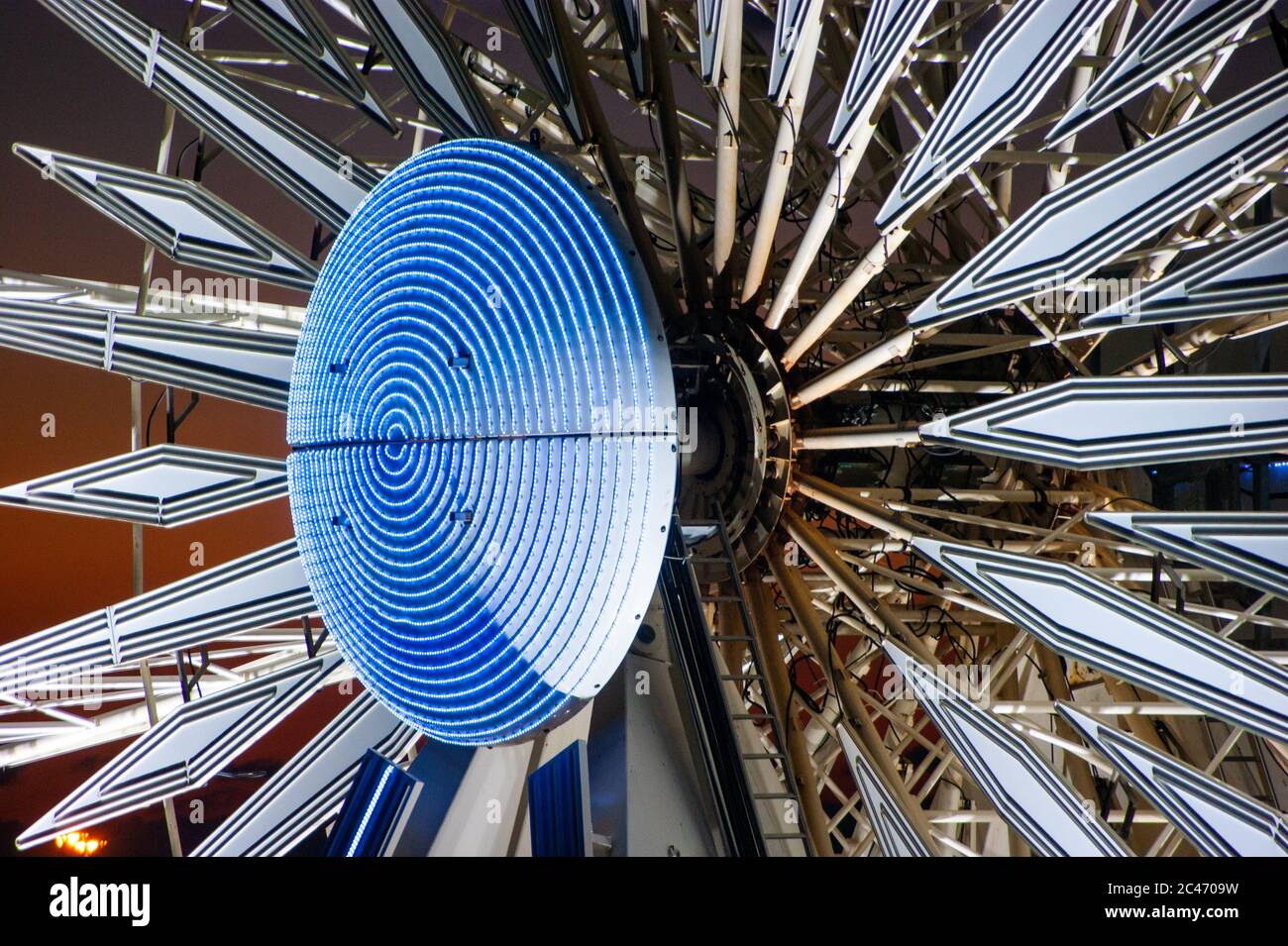 Centre circle hi-res stock photography and images - Alamy