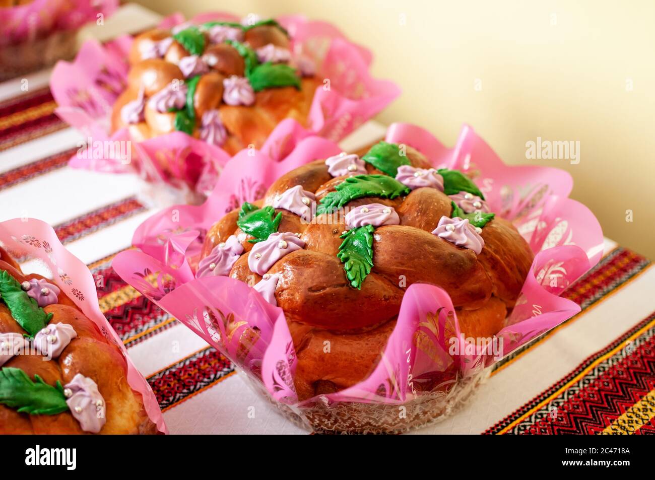 Traditional wedding Ukrainian bread Korovai with flowers Stock Photo ...