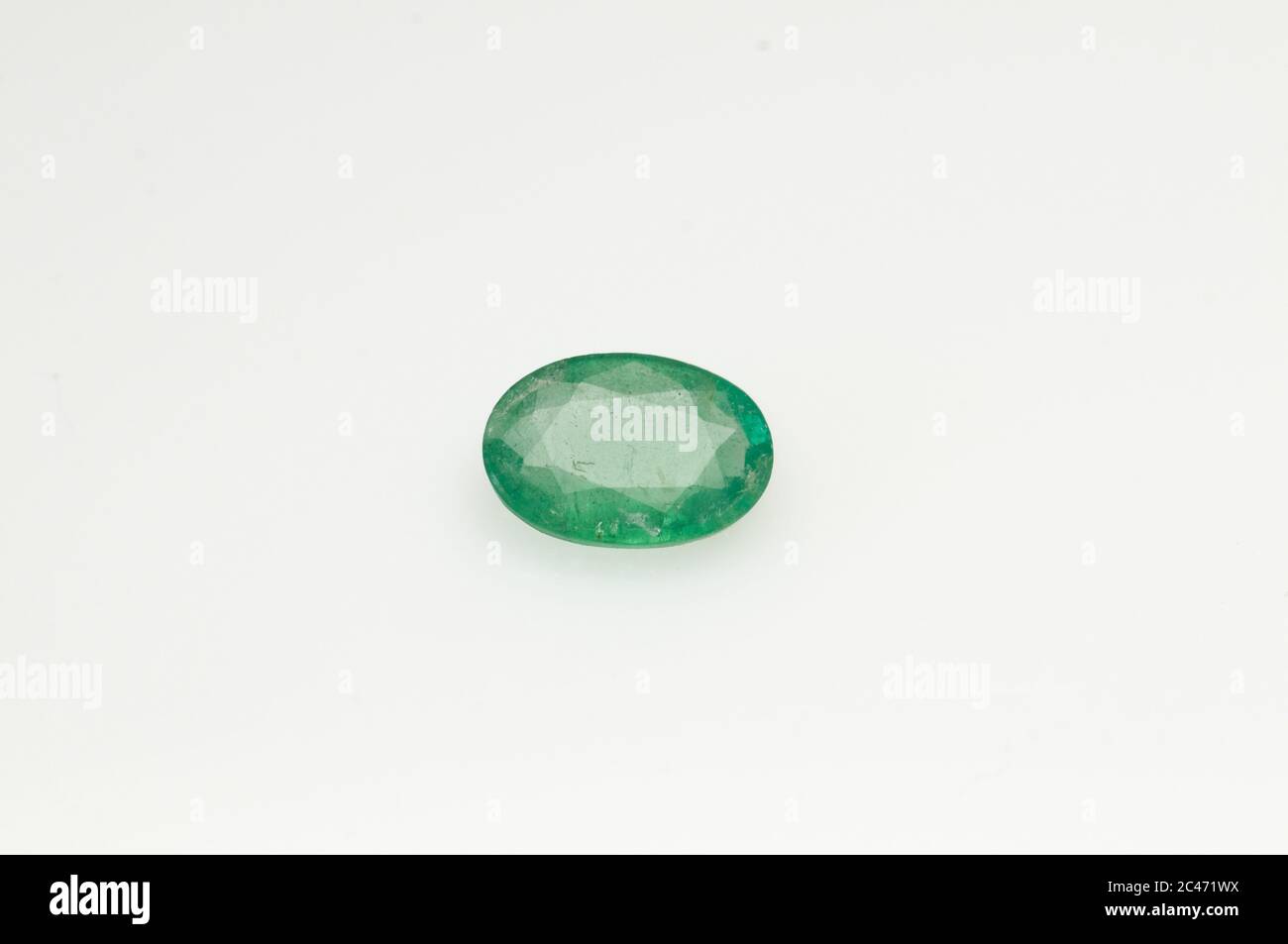 Emerald cut stones hi-res stock photography and images - Alamy