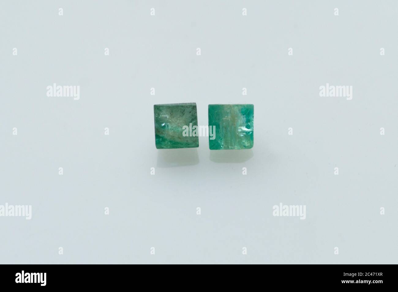 Green emeralds stones hi-res stock photography and images - Alamy