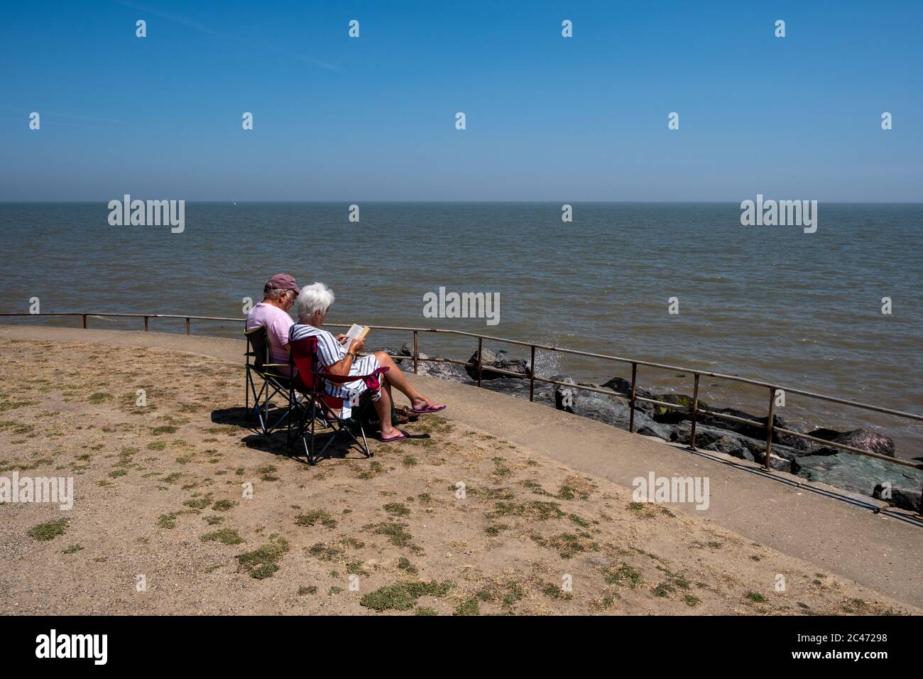 Walton On The Naze - Essex - 204062020 - People flock the beach to ...