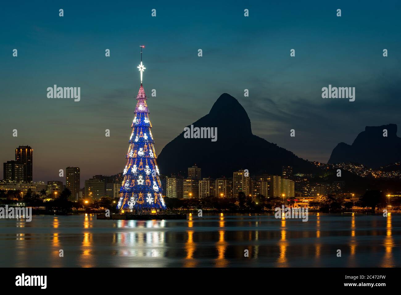 Christmas Tree in the middle of Rodrigo de Freitas lagoon in Rio de ...