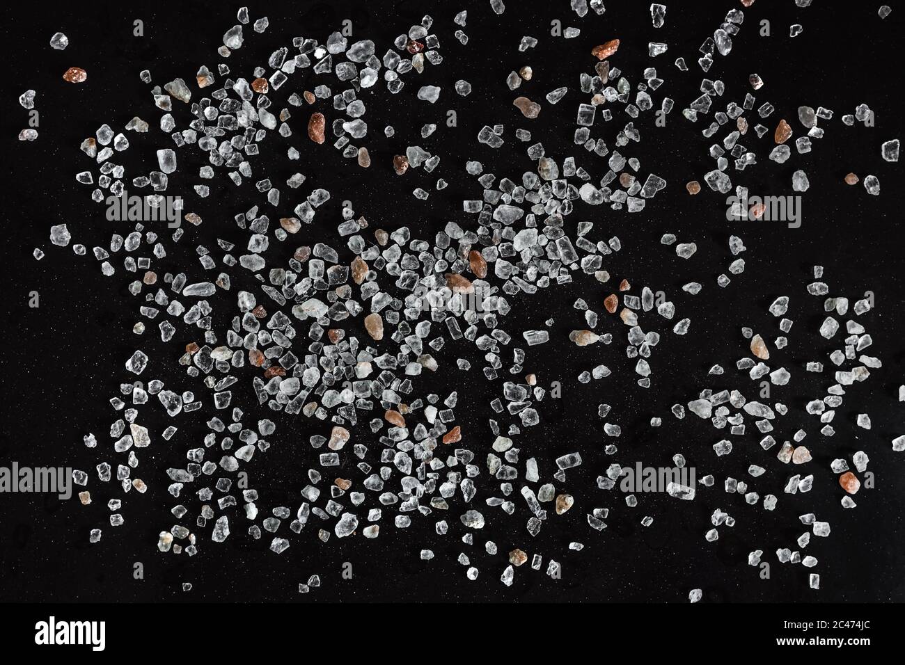 Himalayan pink salt on black background, top view photo Stock Photo - Alamy