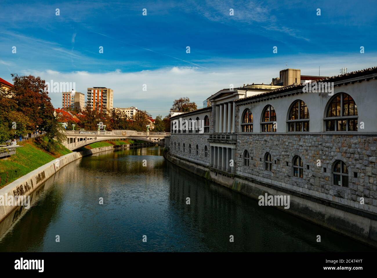 the city with Mediterranean-style buildings on the waterfront Stock ...