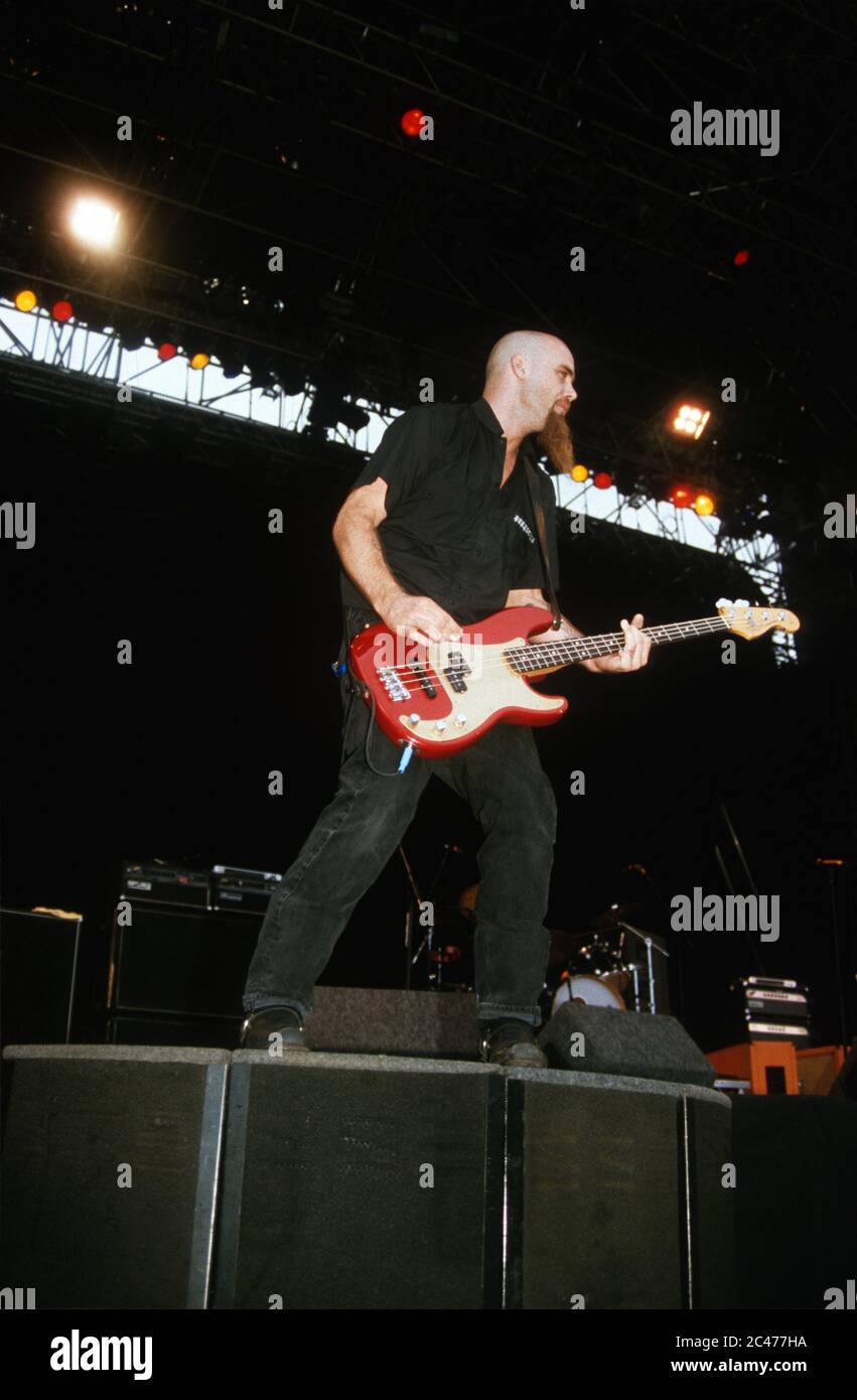 Queens of the Stoneage performing at Leeds Festival 2001 Stock Photo ...