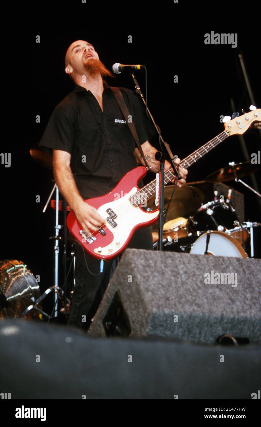 Queens of the Stoneage performing at Leeds Festival 2001 Stock Photo ...