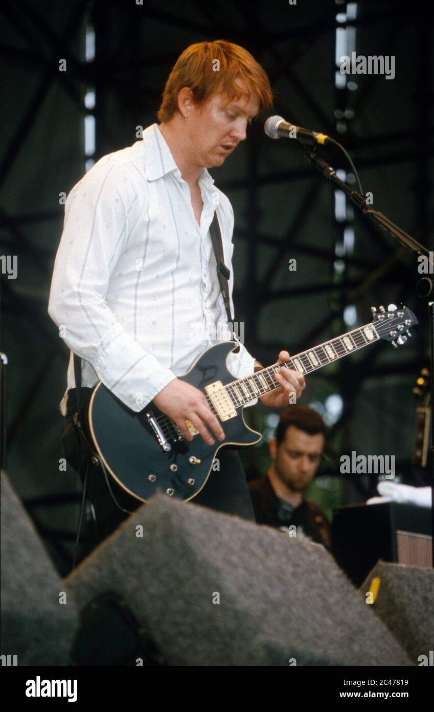 Queens of the Stoneage performing at Leeds Festival 2001 Stock Photo ...