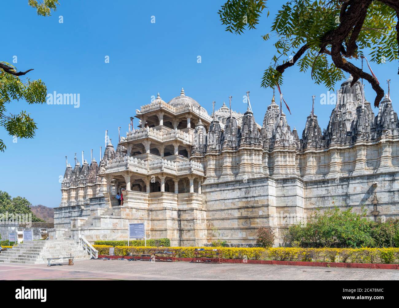 Entrance to the 15th century Ranakpur Jain Temple (Chaumukha Mandir ...