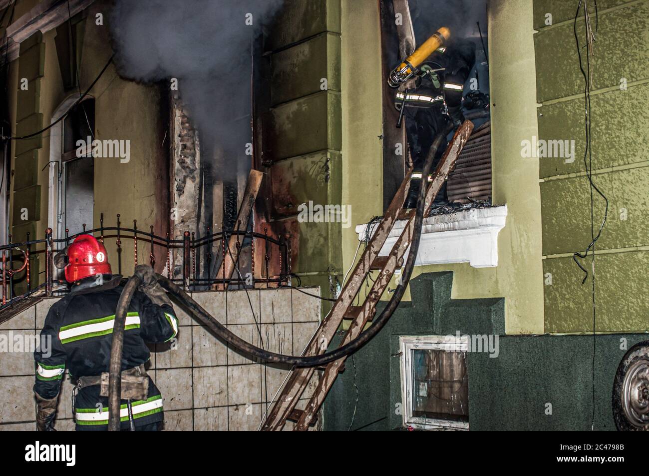 Firefighters battle car fire hi-res stock photography and images - Alamy
