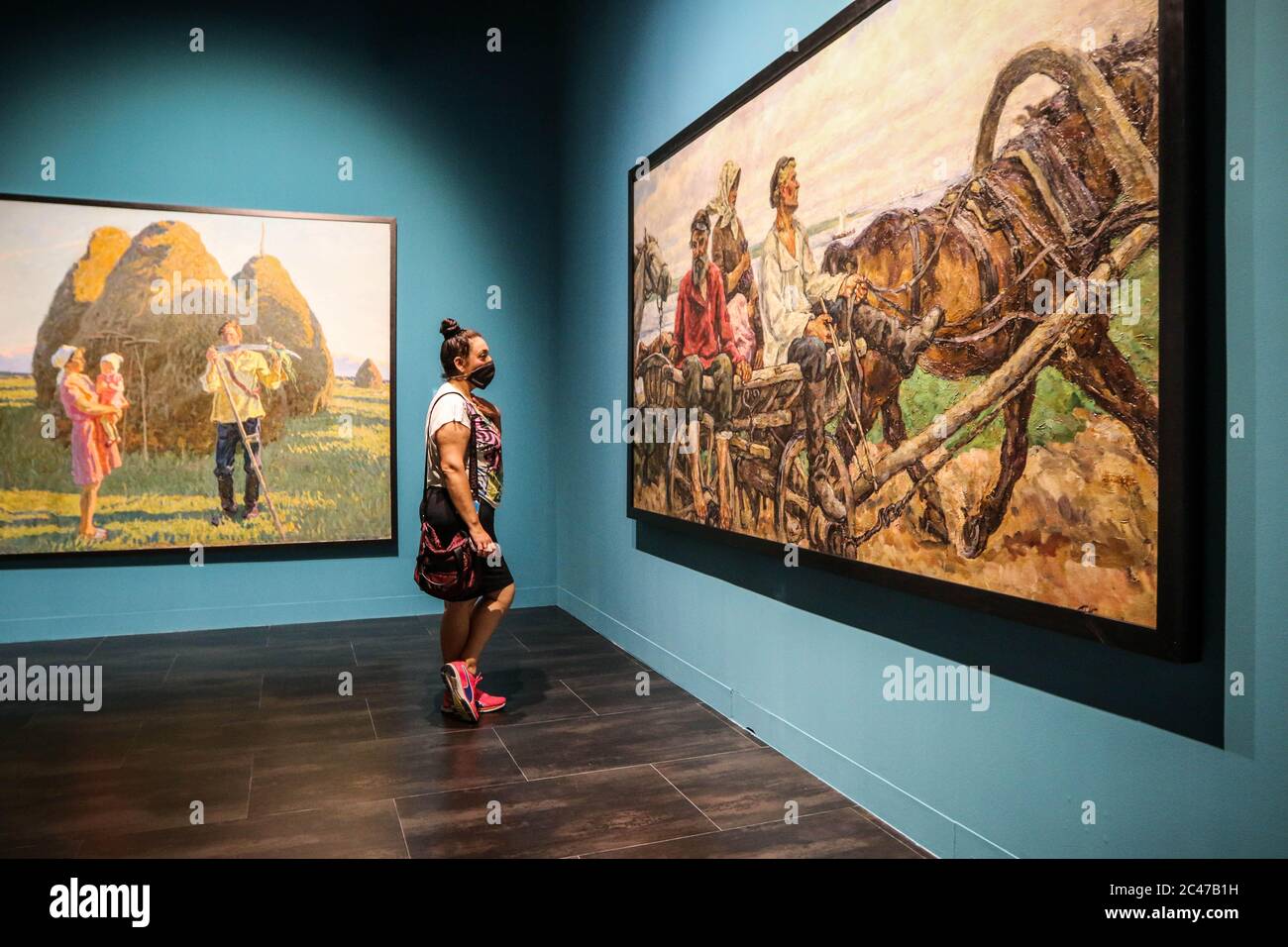 Soviet realism hi-res stock photography and images - Alamy