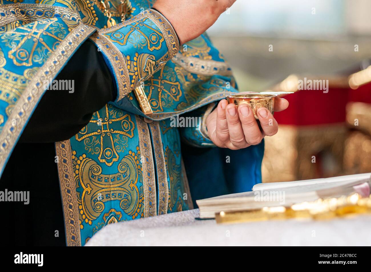 Chalice mass silver hi-res stock photography and images - Alamy