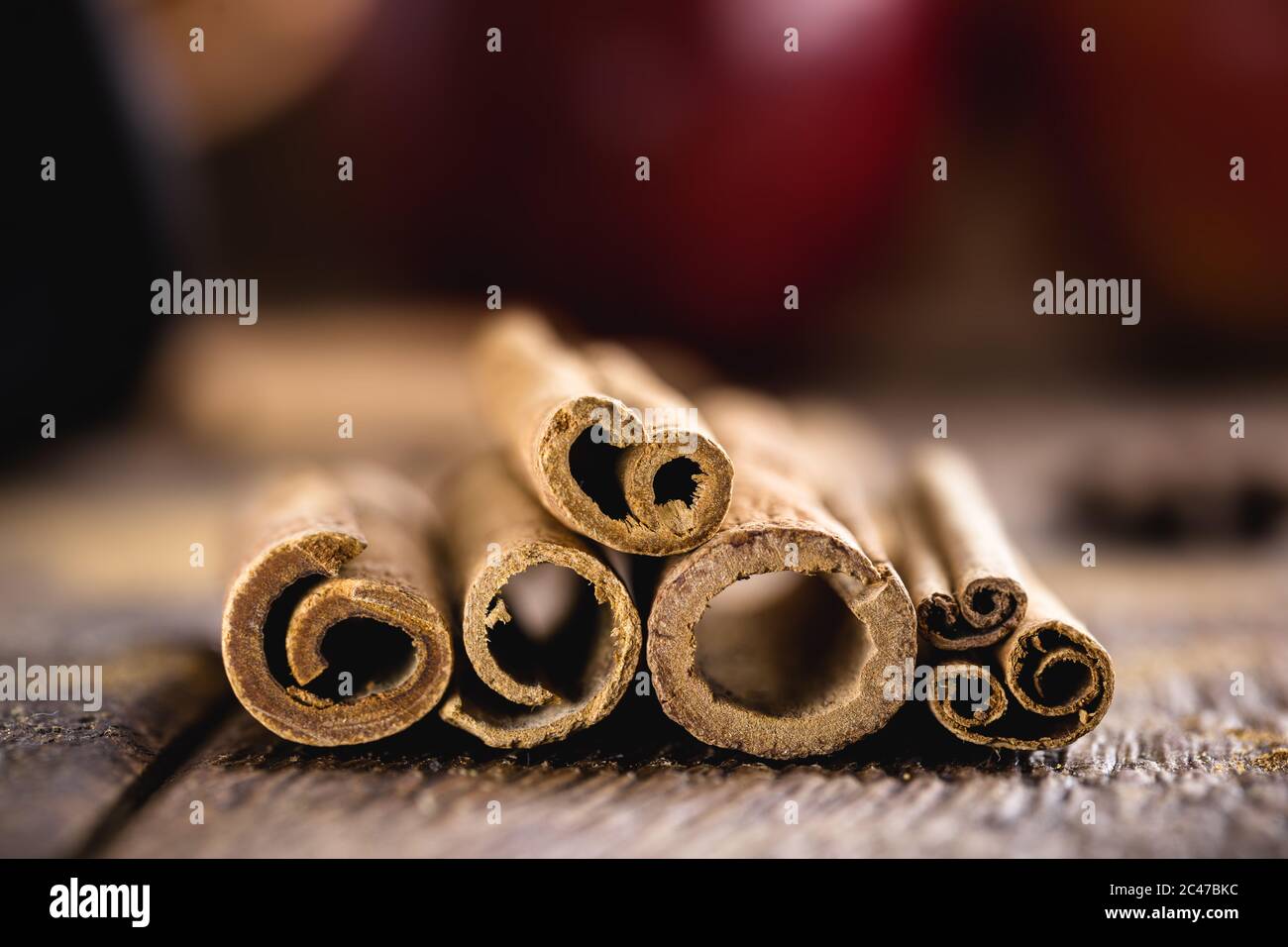 bark cinnamon cut into small piles. Cinnamon, culinary spice Stock ...