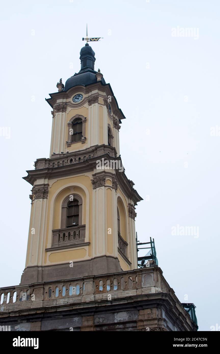 Yellow town hall hi-res stock photography and images - Alamy