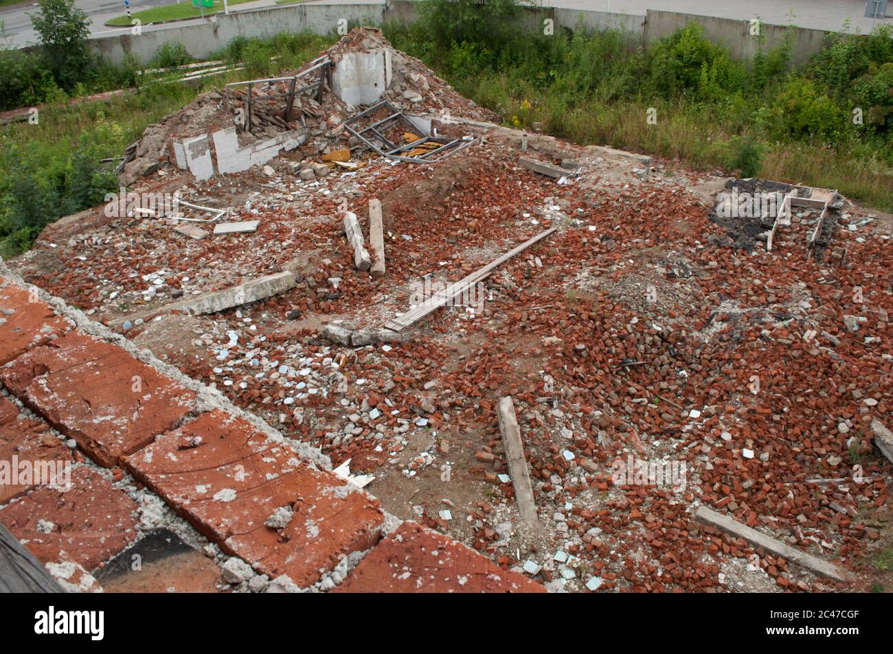 Destroyed walls hi-res stock photography and images - Alamy