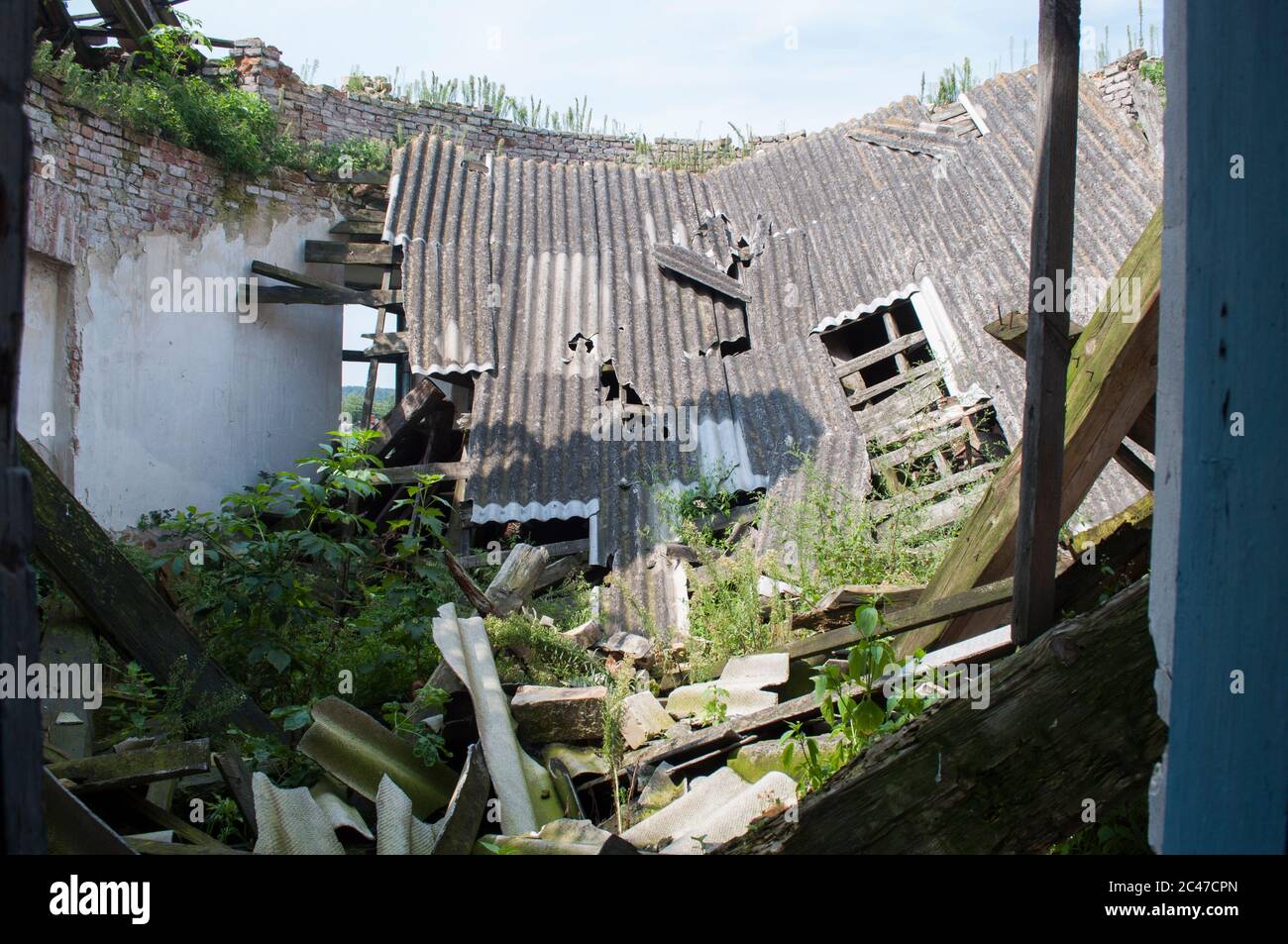 Collapsed roof in the abandoned mansion palace Stock Photo - Alamy