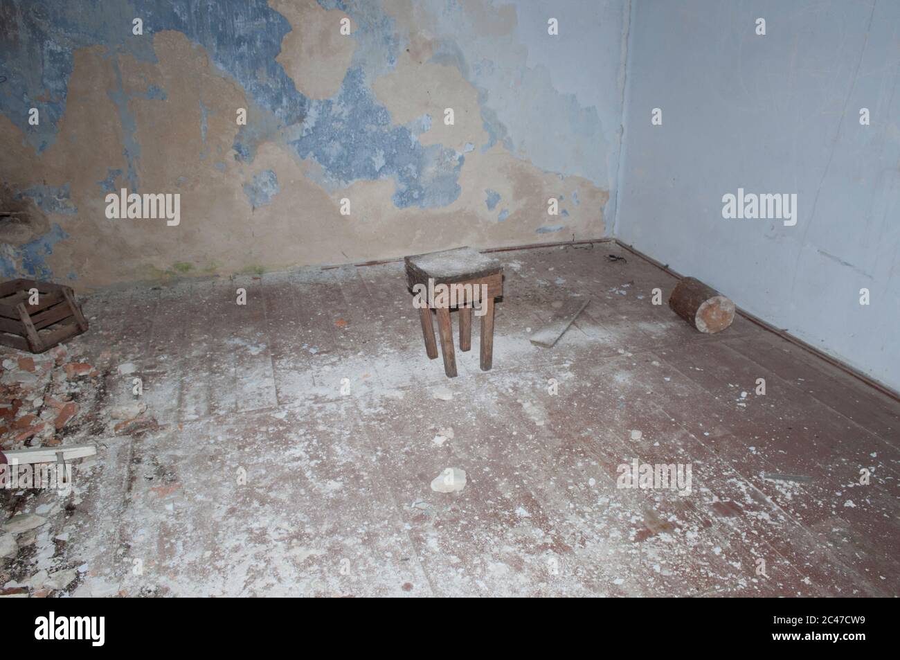 Messy laboratory hi-res stock photography and images - Alamy