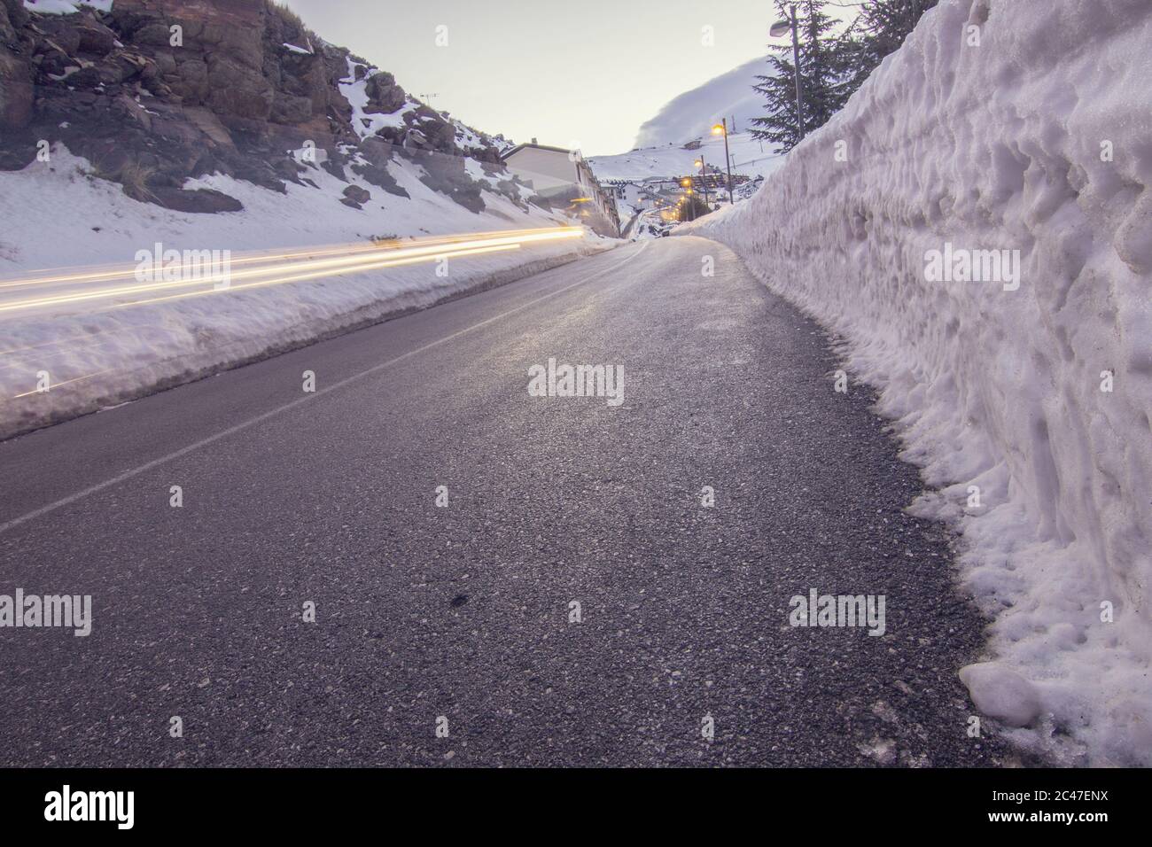 Full black car hi-res stock photography and images - Alamy