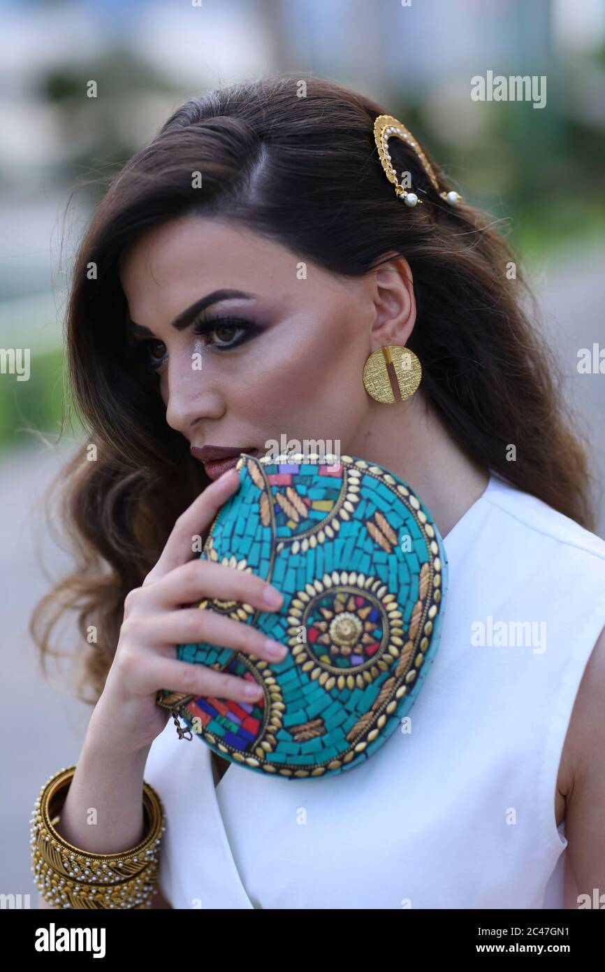Arab Women in Traditional arab Dress Stock Photo - Alamy