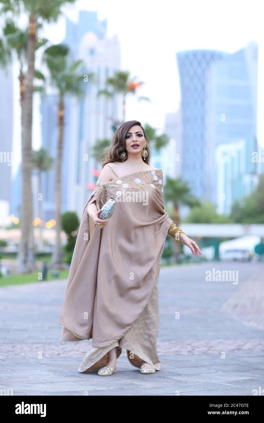 Arab Women in Traditional arab Dress Stock Photo - Alamy