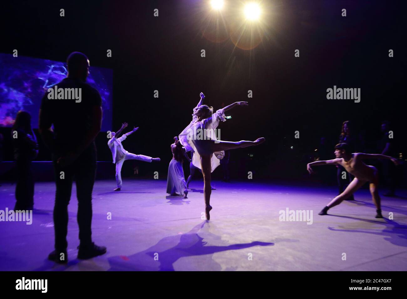 Dance television hi-res stock photography and images - Alamy