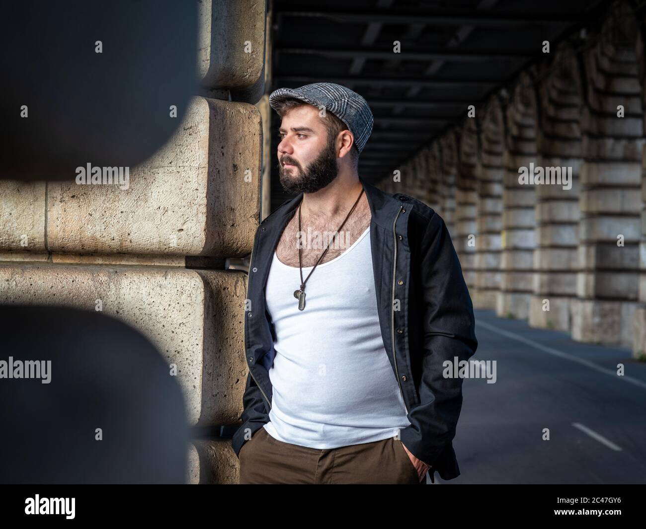 Man under street light hi-res stock photography and images - Alamy