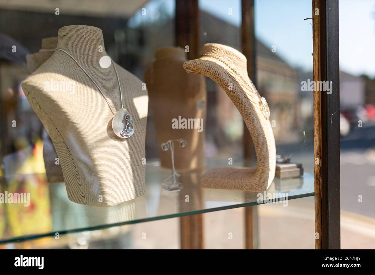 Jewellery shop window hi-res stock photography and images - Alamy