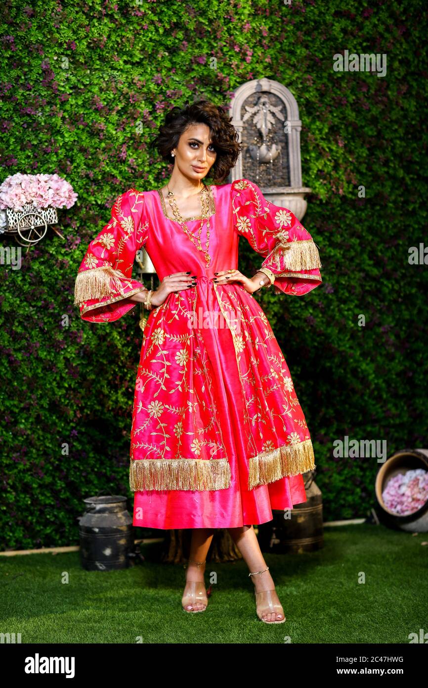 Arab Women in Traditional arab Dress Stock Photo - Alamy