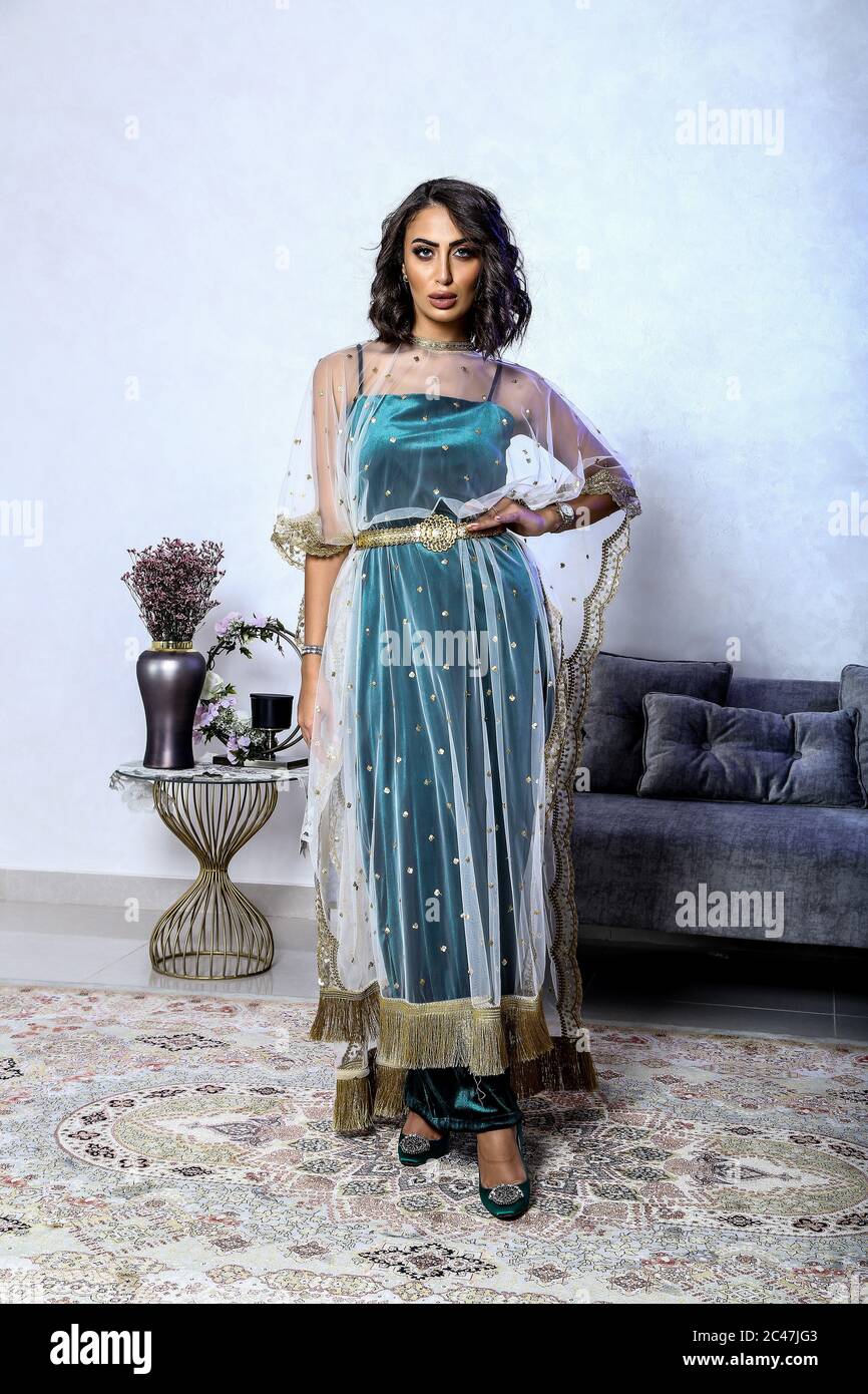 Arab Female Model in Arab Traditional Dress Stock Photo - Alamy