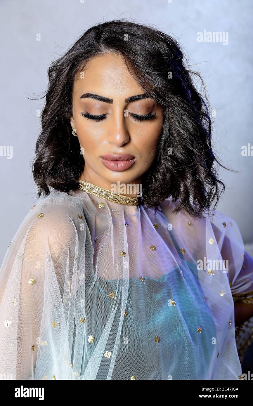 Arab Female Model in Arab Traditional Dress Stock Photo - Alamy