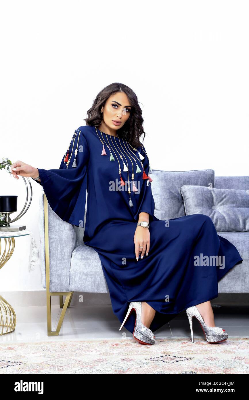 Arab Female Model in Arab Traditional Dress Stock Photo - Alamy