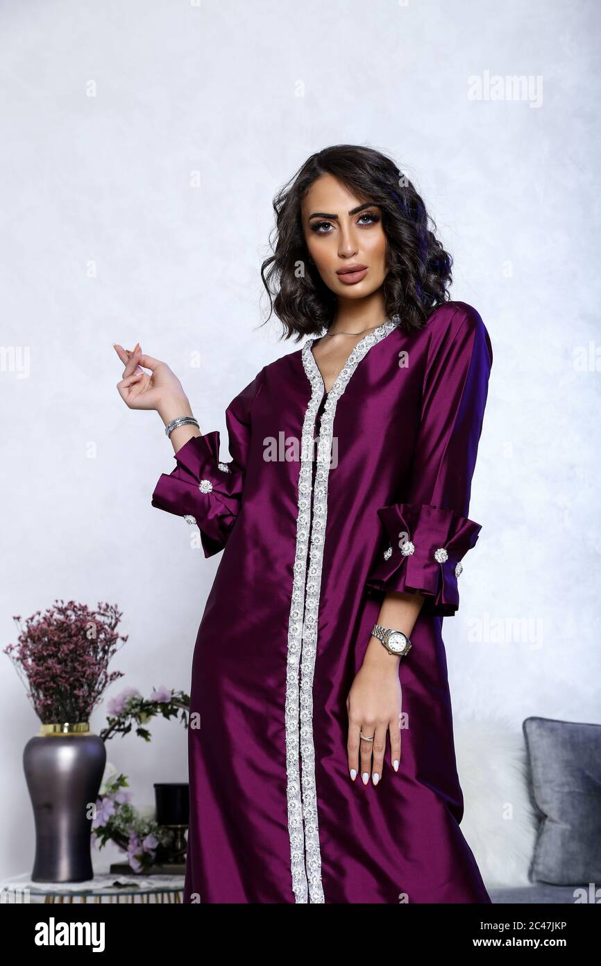 Arab Female Model in Arab Traditional Dress Stock Photo - Alamy