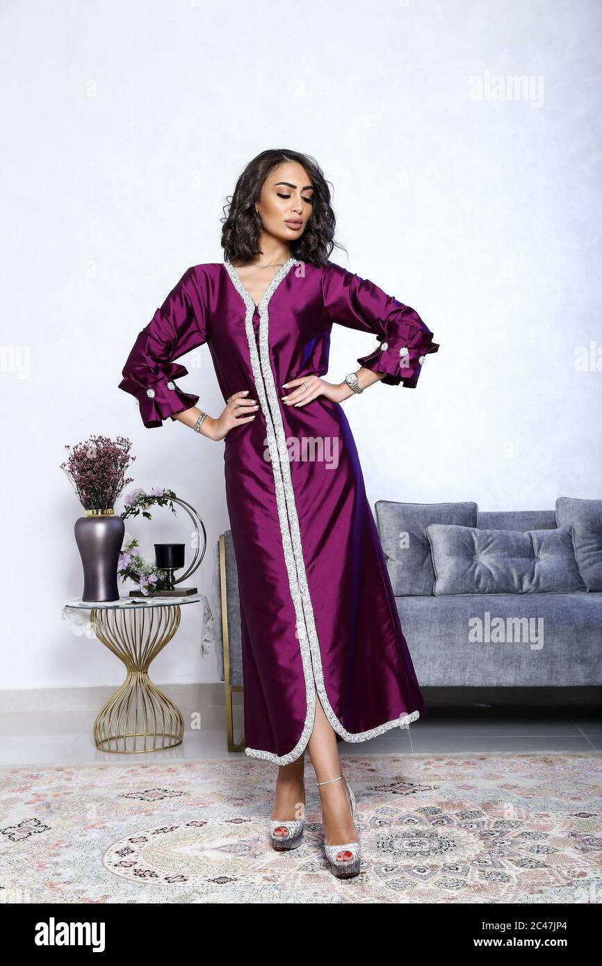 Arab Female Model in Arab Traditional Dress Stock Photo - Alamy