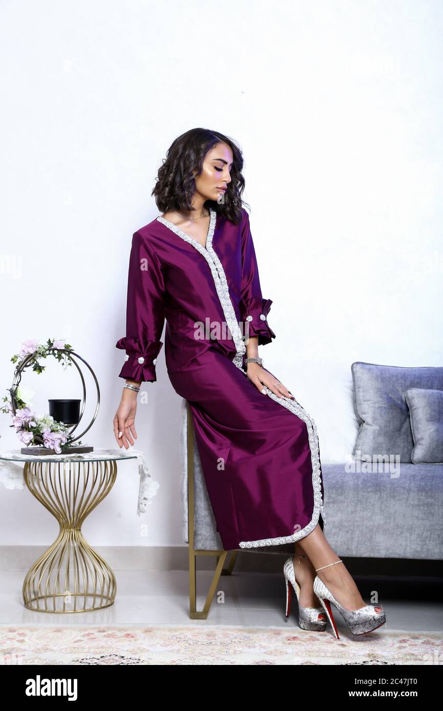 Arab Female Model in Arab Traditional Dress Stock Photo - Alamy