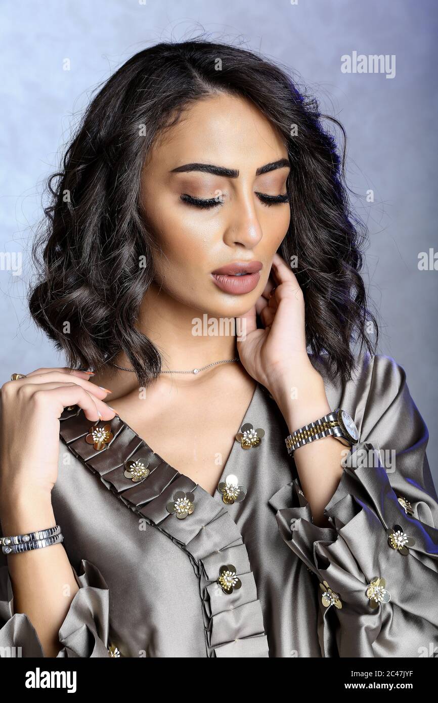 Arab Female Model in Arab Traditional Dress Stock Photo - Alamy