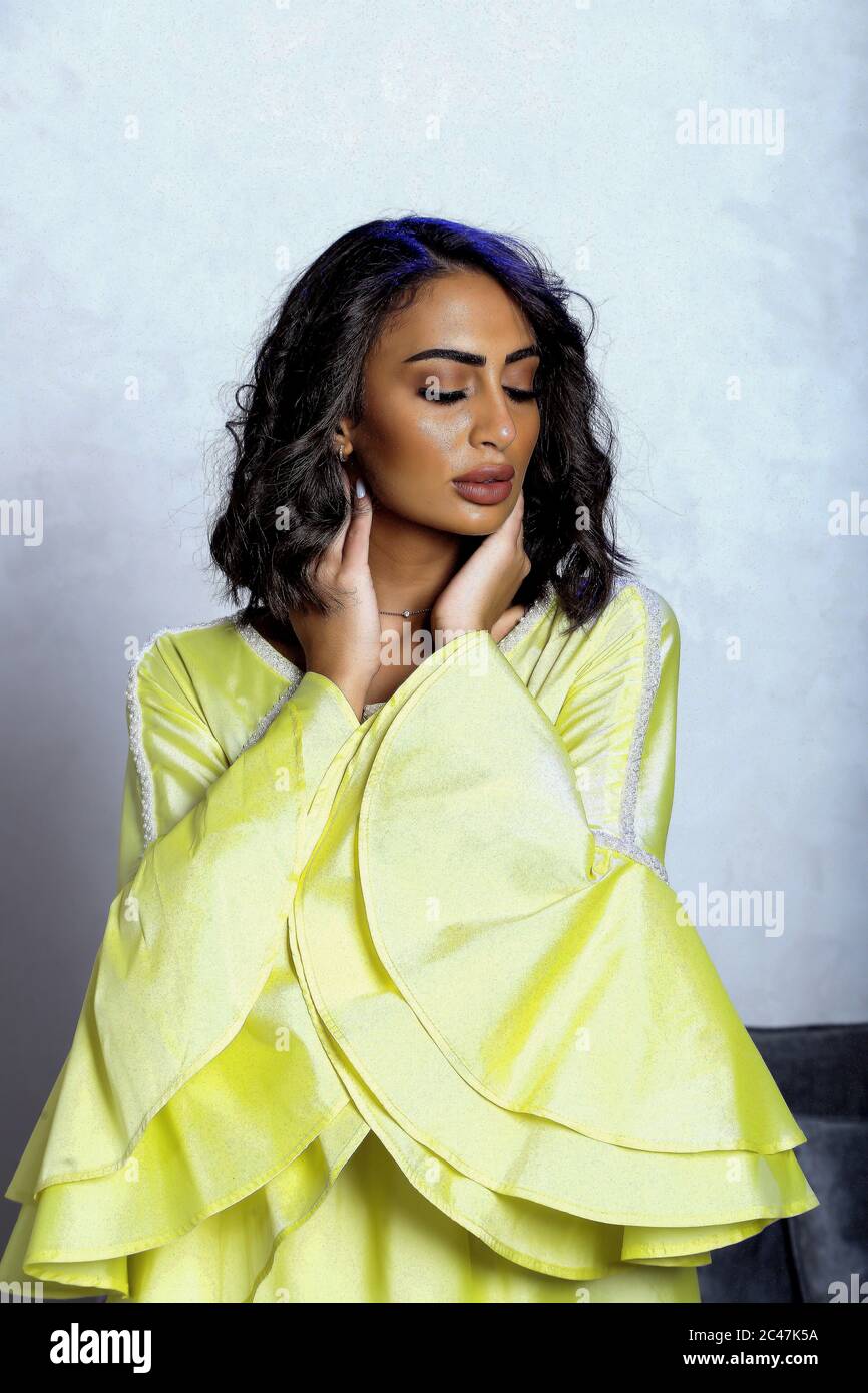 Arab Female Model in Arab Traditional Dress Stock Photo - Alamy