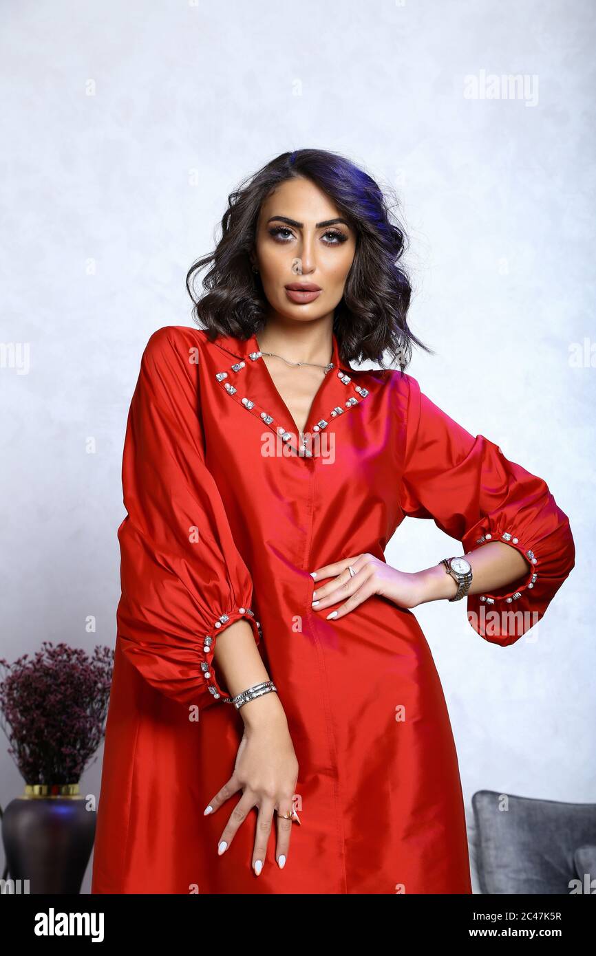 Arab Female Model in Arab Traditional Dress Stock Photo - Alamy