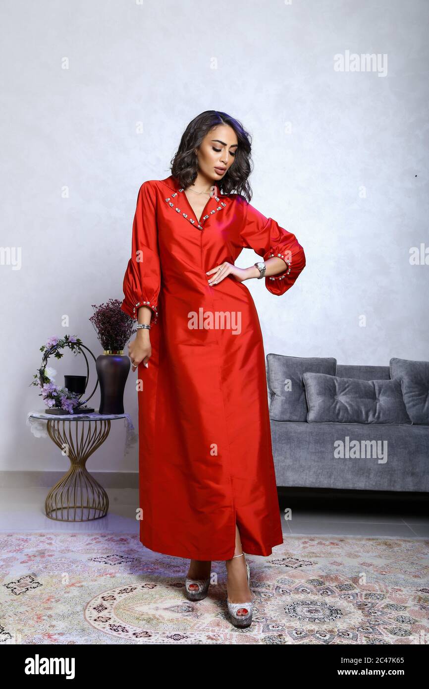 Arab Female Model in Arab Traditional Dress Stock Photo - Alamy