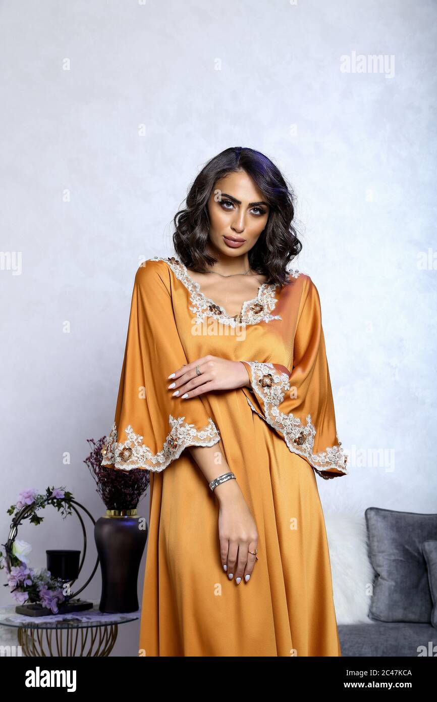 Arab Female Model in Arab Traditional Dress Stock Photo - Alamy