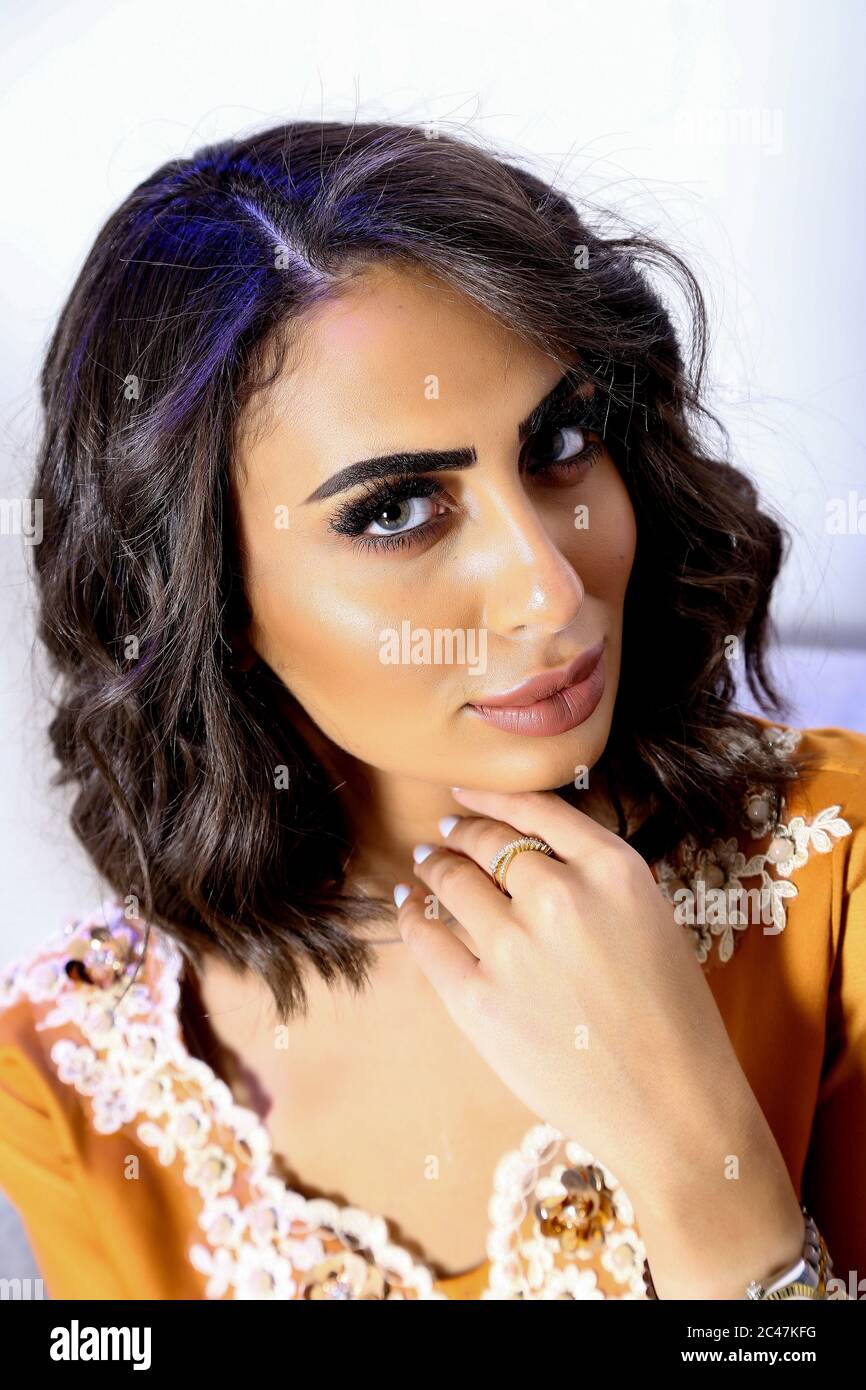 Arab Female Model in Arab Traditional Dress Stock Photo - Alamy