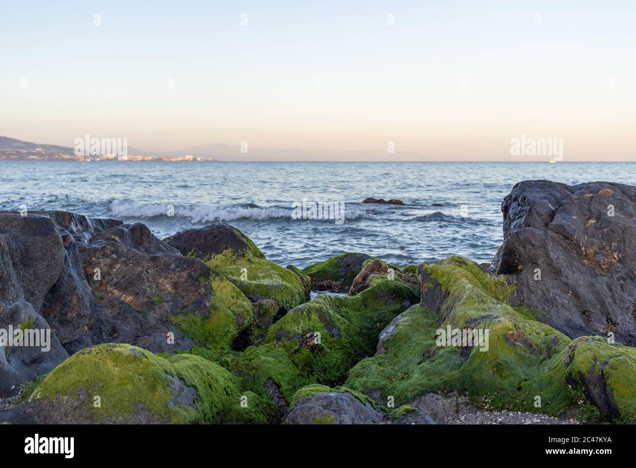 Moss covered rock cliff and white water hi-res stock photography and ...